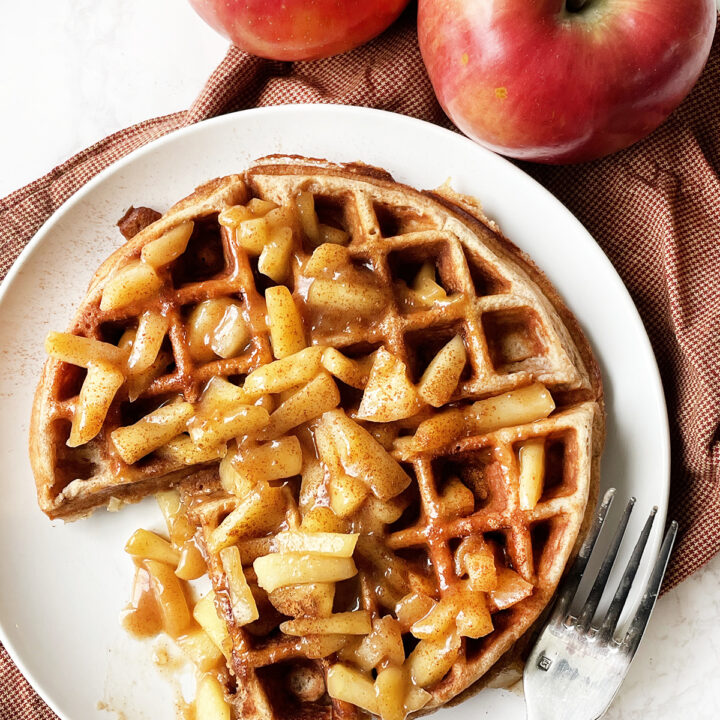 Apple Cinnamon Waffles - So easy & delish! - Easy Breakfast Ideas